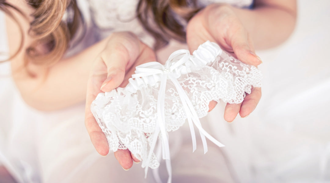 5 Bridal Lingerie Essentials for a Perfect Wedding Day – Avec Amour ...